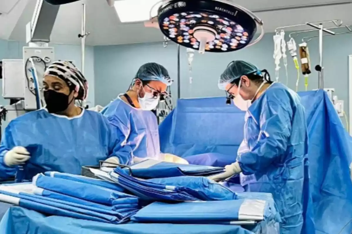 Los médicos argentinos no deberán validar sus títulos en el exterior